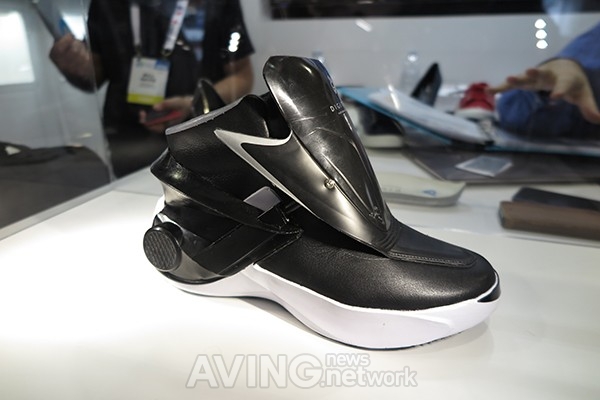 [CES 2016] 실시간으로 움직임 분석해 이동경로와 칼로리 소모량 알려주는 스마트 깔창 'Digitsole'