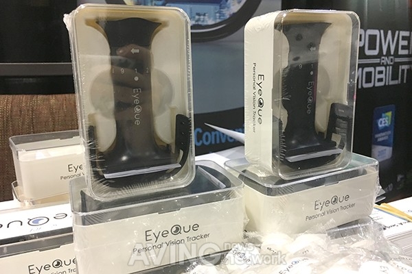 [CES 2017] 스마트폰으로 스스로 하는 시력 검사 기기 'EyeQue Personal Vision Tracker'