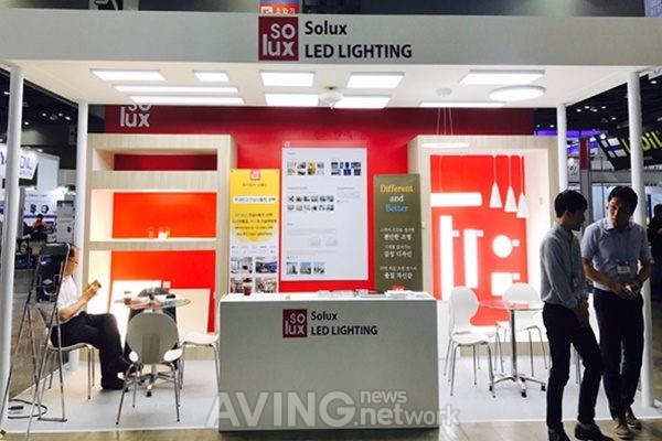 [LED & OLED EXPO 2018] 소룩스, 자체 제작 도광판 탑재한 실내 조명 전시