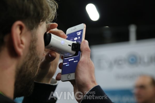[CES 2019] EyeQue, 혼자서도 가능한 시력 검사 기기"EyeQue VisionCheck"선봬