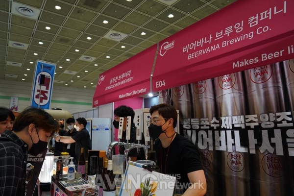 [KIBEX 2021] (현장포토) 1일차 - 점점 늘어나는 관람객 맞이에 바빠진 손길들