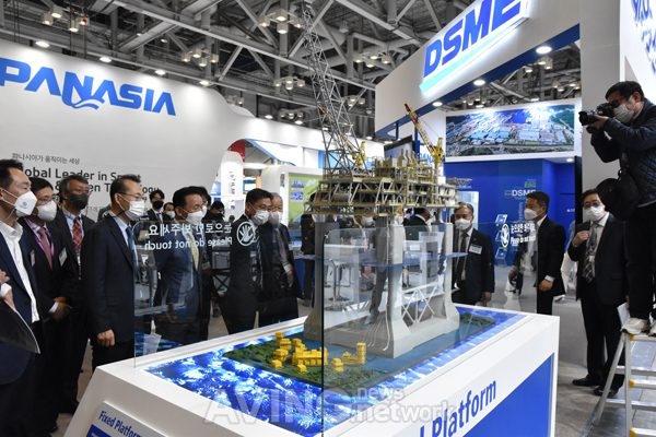 대우조선해양, KORMARINE 2021서 한국형 경항공모함 공개