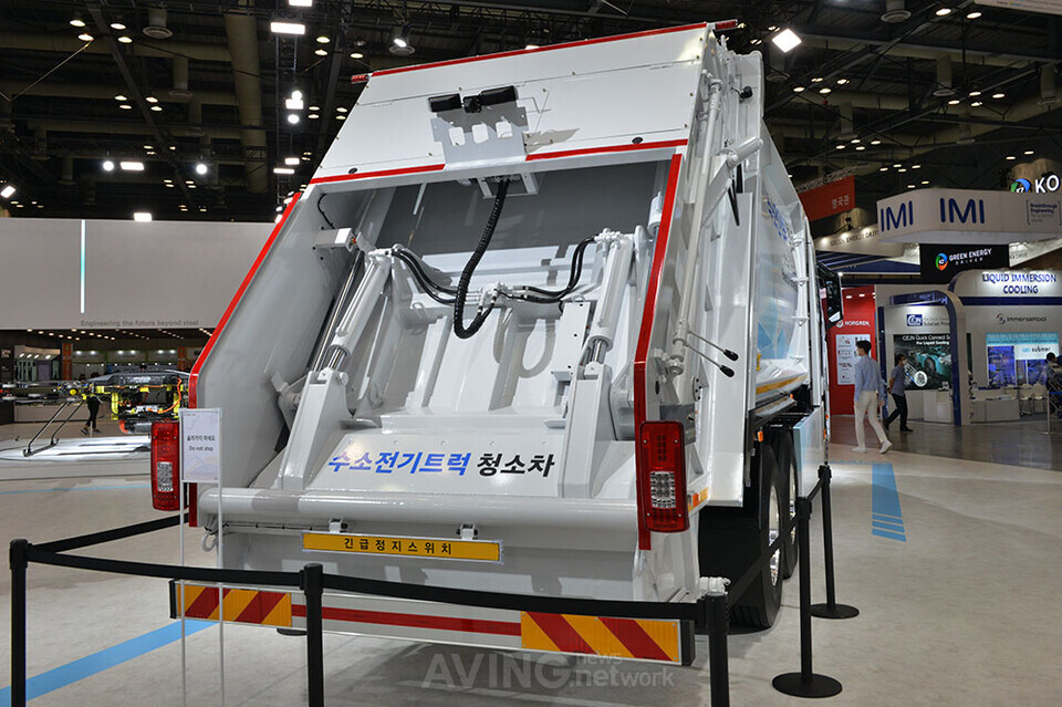 현대자동차, ‘H2 MEET 2022’서 엑시언트 수소전기트럭 기반으로 한 청소차 & 살수차 최초 공개!