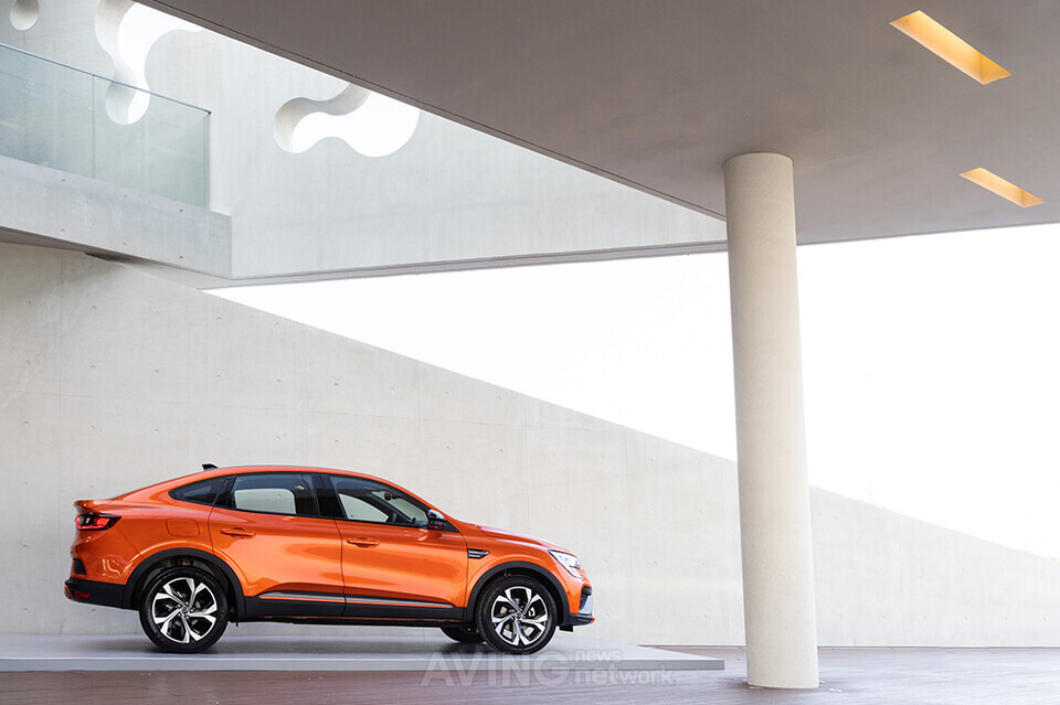 [시승기] 늦깎이 ‘XM3 E-TECH 하이브리드’ 장점만 쏙쏙 살렸다... 실 연비가 매력적인 모델!