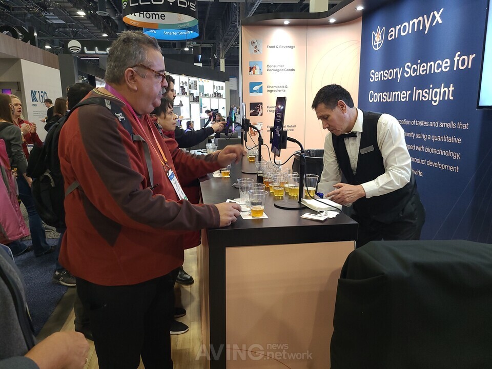 [CES 푸드테크] 아로믹스(Aromyx), CES2023서 소비자용 감각 추천 AI 기술 시연... " 미각·후각 생물학적으로 복제해 제품 추천!"
