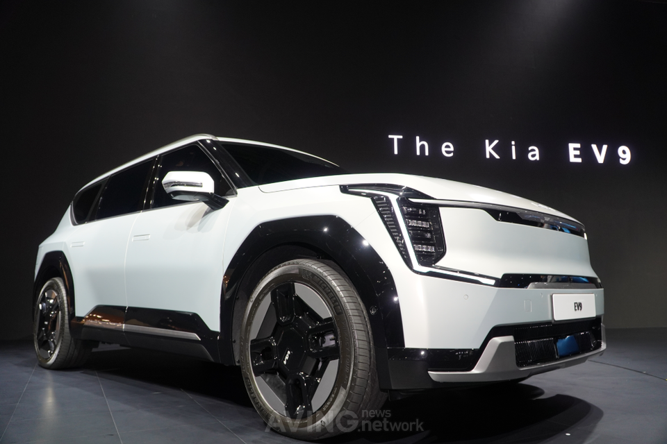 기아, 2023 서울모빌리티쇼서 첫 대형 SUV ‘EV9’과 함께 전동화 의지 피력... “어려웠던 중국 시장, 전기차로 다시 도전할 것”