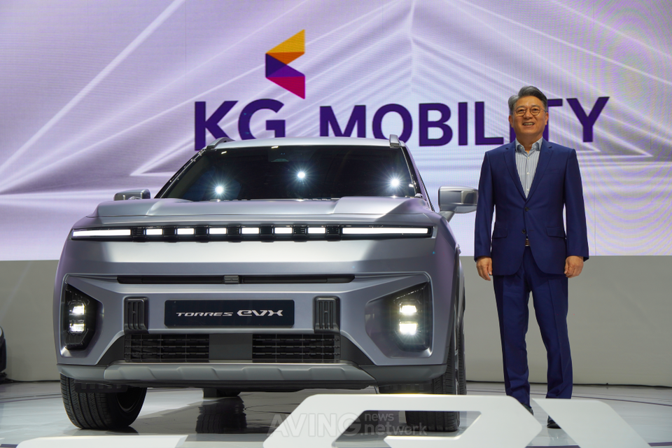 KG모빌리티, 2023 서울모빌리티쇼서 새로운 사명 선포하며 ‘토레스 EVX’ 공개... 국내 유일무이 중형급 정통 전기 SUV!