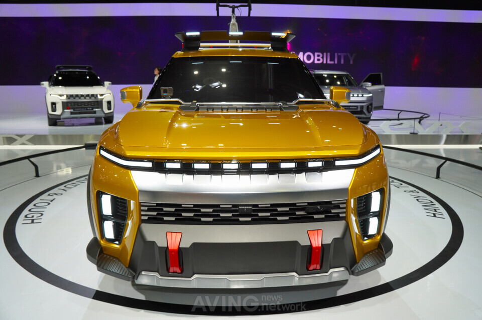 [현장 뉴스] KG 모빌리티의 미래 차 모습 대변하는 콘셉트 모델 O100·F100·KR10 3종 공개... 기대 모았던 ...