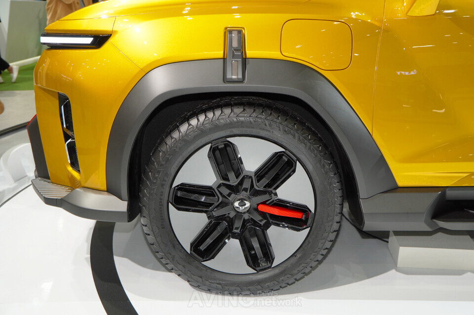 [현장 뉴스] KG 모빌리티의 미래 차 모습 대변하는 콘셉트 모델 O100·F100·KR10 3종 공개... 기대 모았던 ...