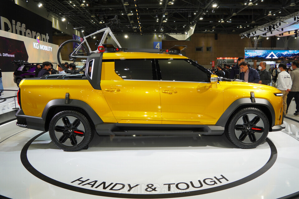 [현장 뉴스] KG 모빌리티의 미래 차 모습 대변하는 콘셉트 모델 O100·F100·KR10 3종 공개... 기대 모았던 디자인에 관심 집중!