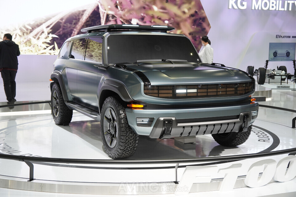 [현장 뉴스] KG 모빌리티의 미래 차 모습 대변하는 콘셉트 모델 O100·F100·KR10 3종 공개... 기대 모았던 ...