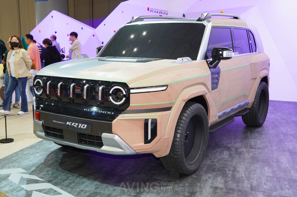 [현장 뉴스] KG 모빌리티의 미래 차 모습 대변하는 콘셉트 모델 O100·F100·KR10 3종 공개... 기대 모았던 ...