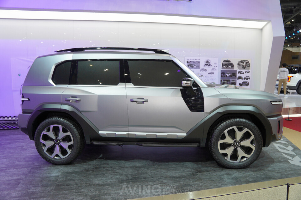 [현장 뉴스] KG 모빌리티의 미래 차 모습 대변하는 콘셉트 모델 O100·F100·KR10 3종 공개... 기대 모았던 ...