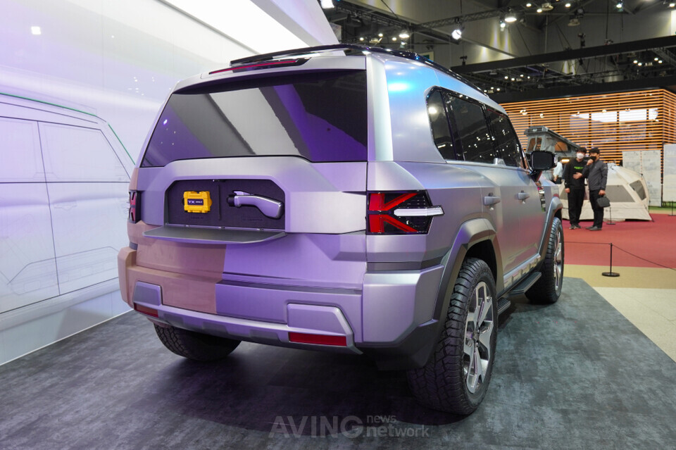 [현장 뉴스] KG 모빌리티의 미래 차 모습 대변하는 콘셉트 모델 O100·F100·KR10 3종 공개... 기대 모았던 ...