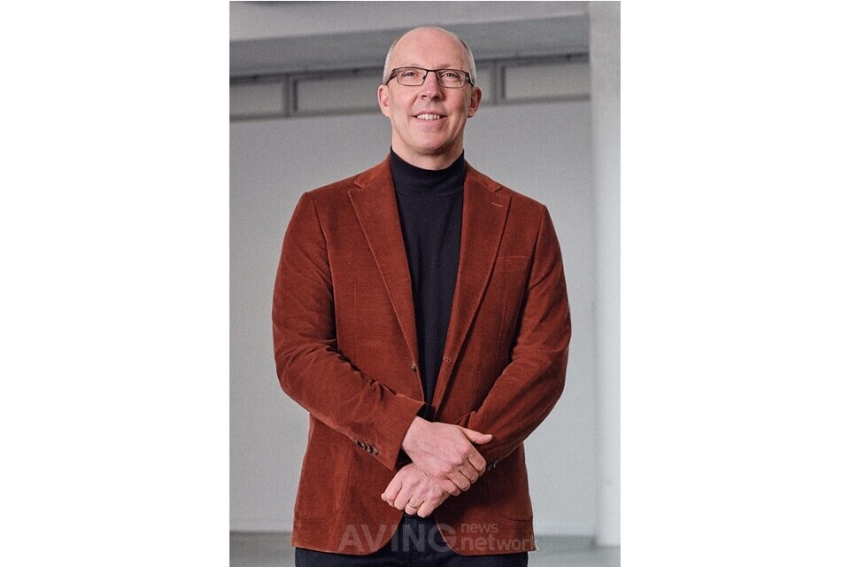 벤틀리모터스, 신임 디자인 총괄 책임자에 로빈 페이지 선임