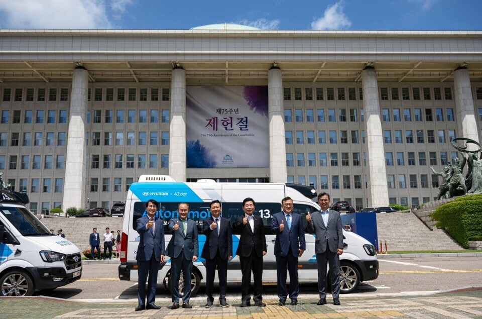 현대자동차 ‘자율주행 로보셔틀’, 국회 달린다… “미래 모빌리티 기대감 강화”