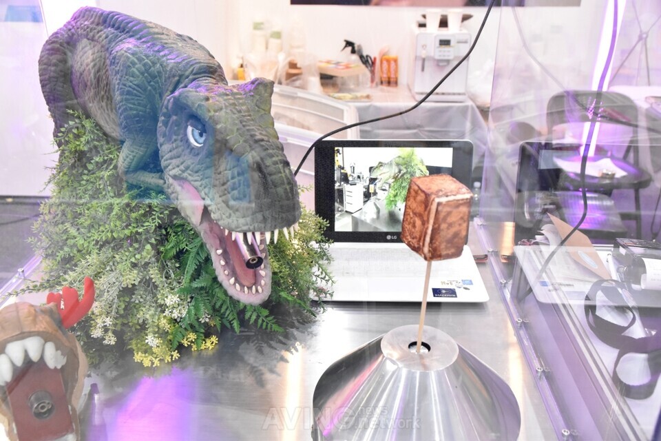 퍼센트푸드, AFRO 2023서 불에 구워먹는 아이스크림 '큐브 마시멜로우' 공개... “겉은 바삭, 속은 시원한 맛”