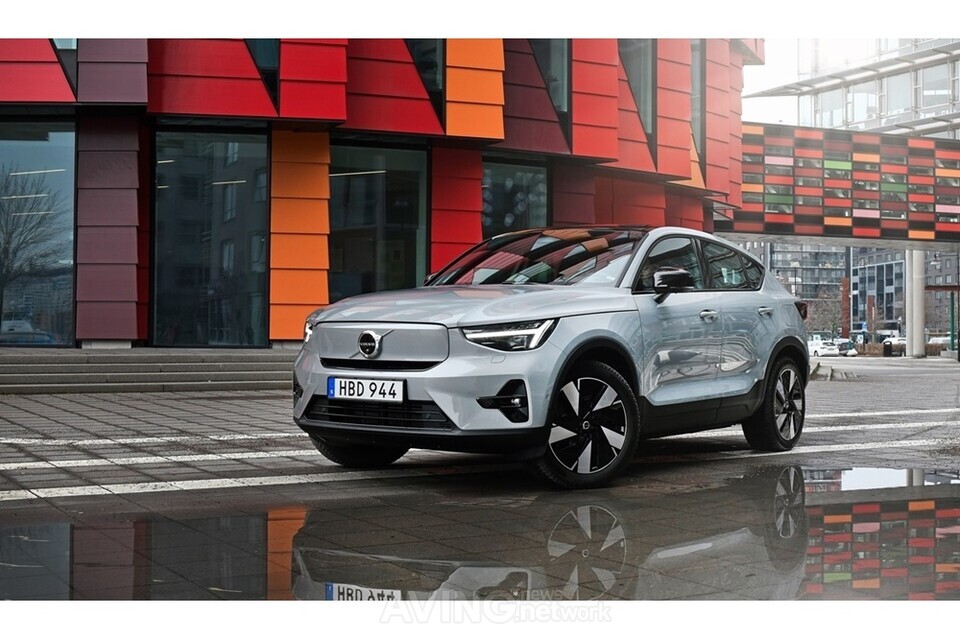 볼보자동차코리아, 쿠페형 전기 SUV 'C40 Recharge' 2024년식 모델 출시... “주행거리 407km의 408마력 스마트 카”