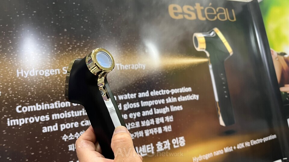 그렌텍, 2023 인터참코리아서 뷰티 디바이스 ‘에스테오 EP7’ 전시해… "피부에 블랙홀 만들어 화장품을 흡수시켜!”