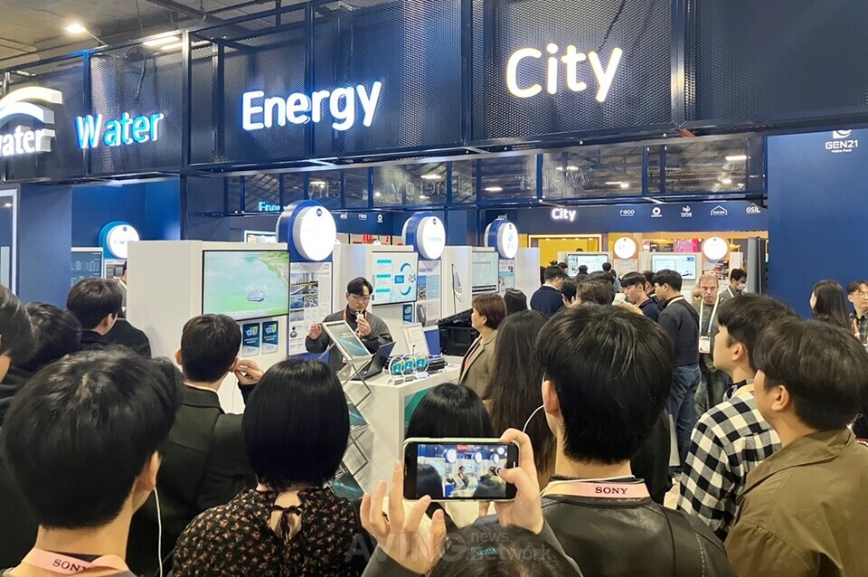 에코피스, CES 2024서 ‘AI 수질정화 로봇’ 소개해... “빠르고 효율적으로 녹조류 제거” - Kollo