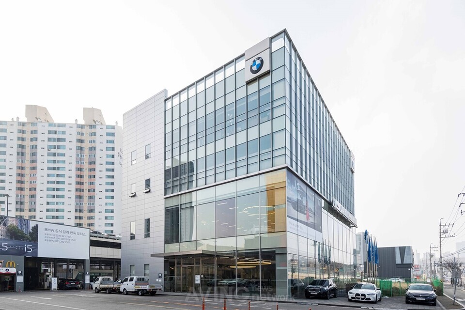 BMW 한독 모터스, 수원 전시장 새단장 오픈... “인상적인 출고 경험 선사”