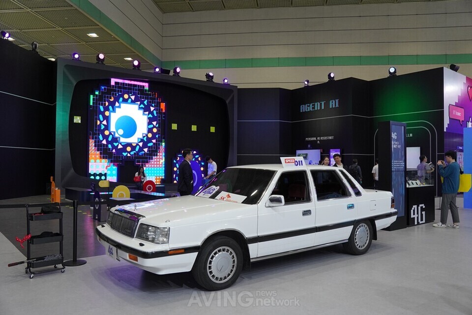 SKT, 2024 월드IT쇼서 ‘AI 기반 커뮤니케이션의 진화’ 선보여... 이동통신 40년 역사 한눈에!