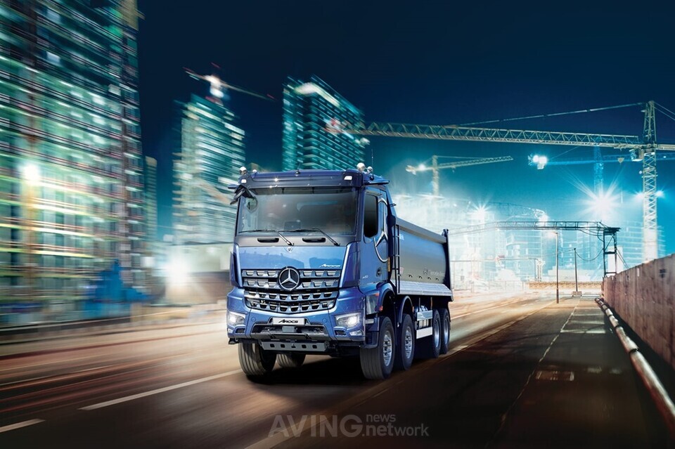 다임러 트럭 코리아, 530마력 ‘메르세데스-벤츠 아록스 덤프 4453K 8x4’ 출시… “본질에 충실한 덤프”