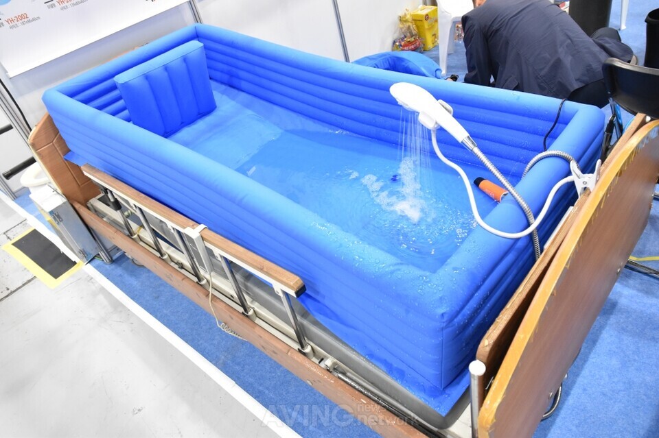 영화의료기, 2024 홈케어·재활·복지전시회서 ‘욕창예방매트리스’ 전시해... “내장된 공기펌프 통해 7단계로 압력조절!”