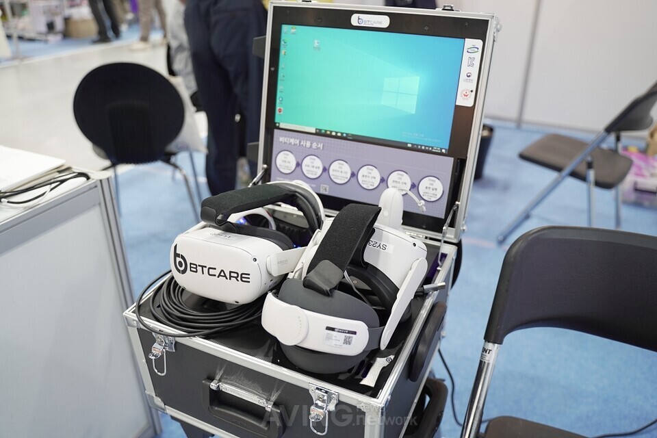 에스와이이노테크, 2024 홈케어·재활·복지전시회서 '비티케어 솔루션' 선보여... “게임처럼 즐기는 치매예방 VR 프로그램!”