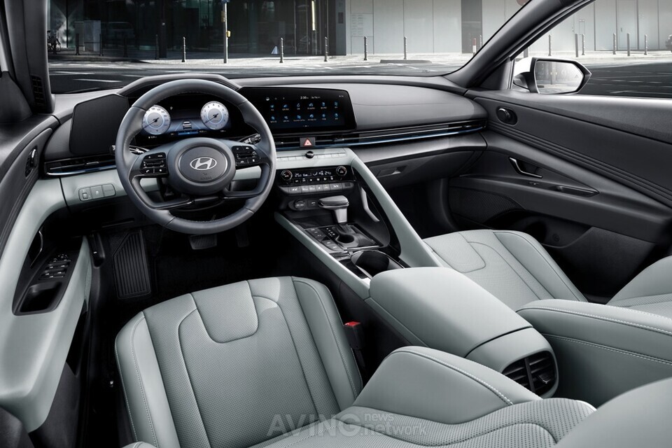 현대자동차, 상품성 강화한 '2025 아반떼' 출시... 신규 색상 ‘미라지 그린’ 도입