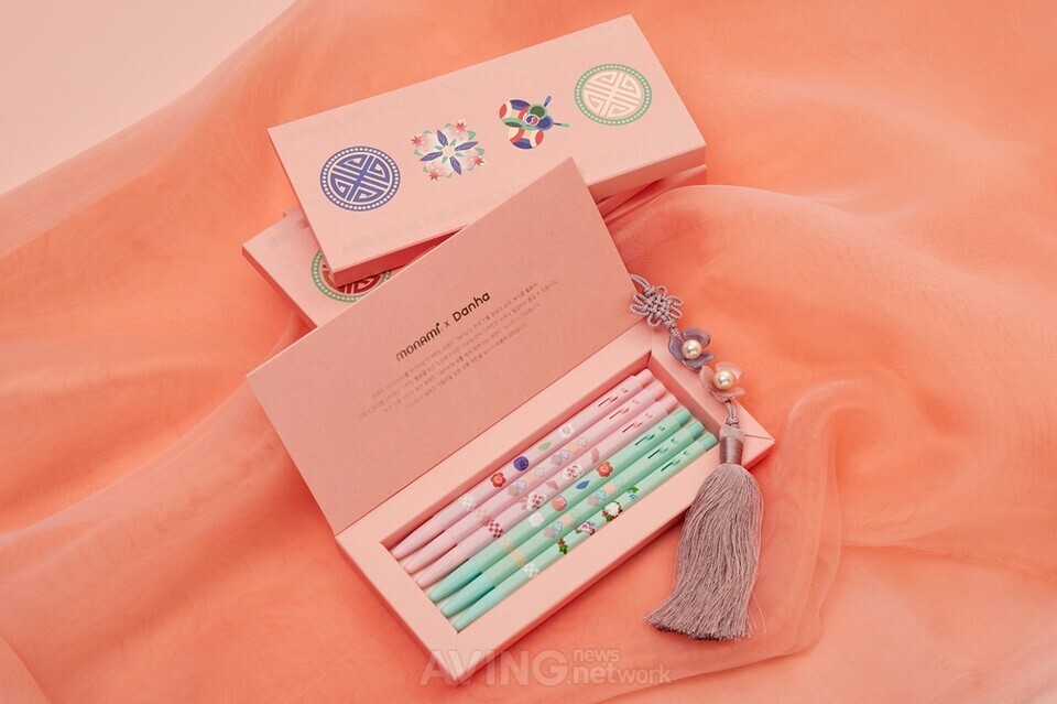 모나미, ‘Danha’ 협업 153 볼펜 세트 출시… “K-아티스트와 손잡고 韓 아름다움 알린다”