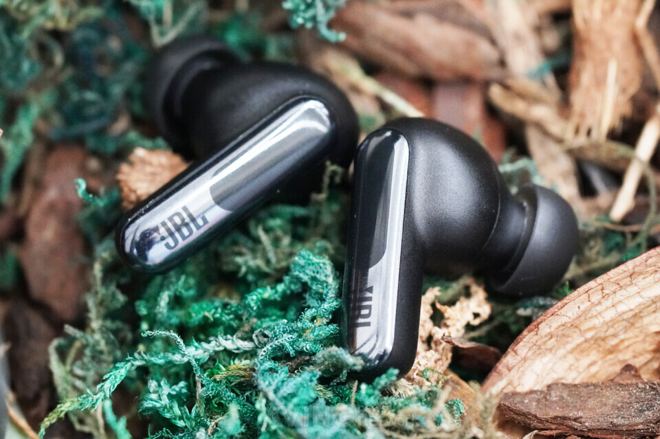 [리뷰] 이어폰 케이스에 화면이 필요해요? 자~ ‘JBL LIVE BEAM 3’ 엉아가 잘 설명해 줄게!