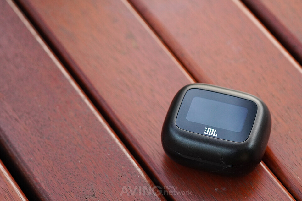 [리뷰] 이어폰 케이스에 화면이 필요해요? 자~ ‘JBL LIVE BEAM 3’ 엉아가 잘 설명해 줄게!