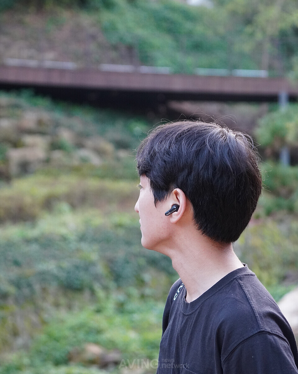 [리뷰] 이어폰 케이스에 화면이 필요해요? 자~ ‘JBL LIVE BEAM 3’ 엉아가 잘 설명해 줄게!