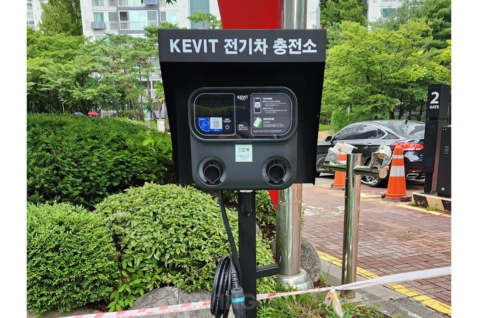 KEVIT ‘스마트제어 완속 충전기’, 2024 산업융합 선도품목 선정... “전기차 충전 기술의 새 기준 제시”
