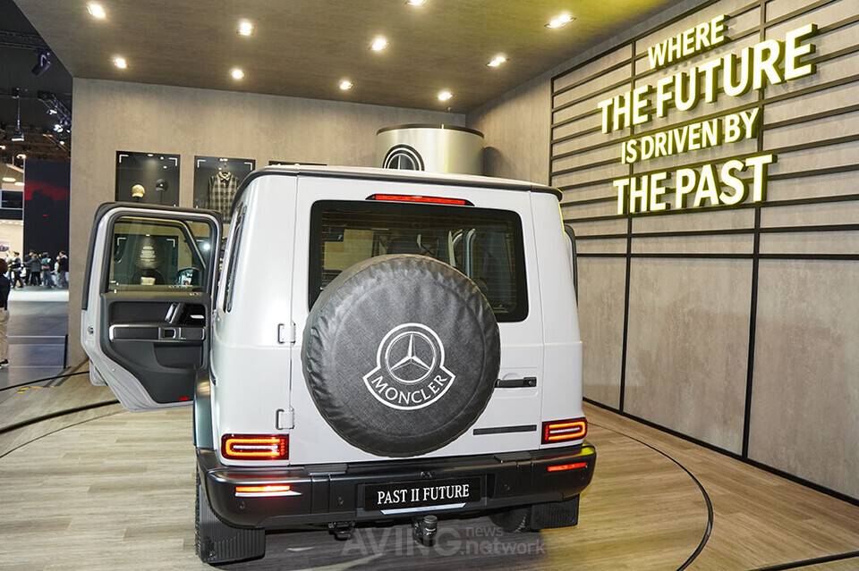 [2025 서울모빌리티쇼] 벤츠 코리아, 강남 엄마 교복 ‘몽클레르’와 두 번째로 협업한 20대 한정판 ‘G-클래스 패스트 투 ...