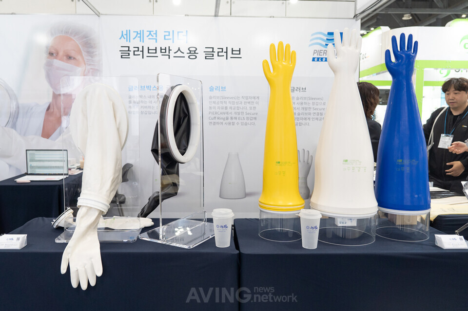 제이에스티엔씨, COPHEX 2025서 佛 ‘피어칸(Piercan)’ 글러브 선보여... “韓 제약바이오 산업 파트너로 자리매김할 것”
