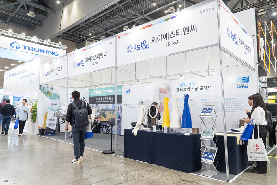 제이에스티엔씨, COPHEX 2025서 佛 ‘피어칸(Piercan)’ 글러브 선보여... “韓 제약바이오 산업 파트너로 자리매김할 것”