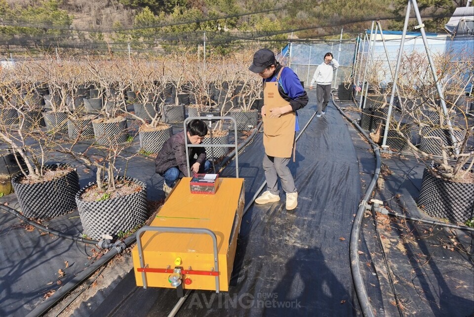 에그리봇, 2025 농식품 테크 스타트업 창업 박람회서 무인 전동운반차 ‘팜포터’ 소개 나선다... “단선 파이프 활용해 무인 ...