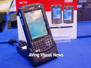 바코드를 인식하는 PDA로 실시간 재고관리 가능해