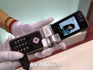 [비주얼단신] LG전자 360도 회전형 위성DMB폰 ‘LB1200’