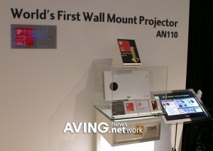 벽걸이형 홈 프로젝터 ‘AN110’ - CeBIT 2006 LG 프로젝터 소개 (1)