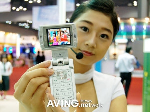 14.9mm의 가로보기 위성 DMB폰 SCH-B540