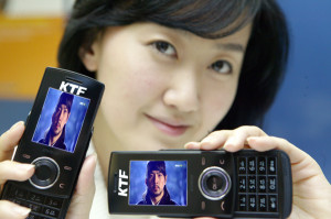 KTF, 동작인식 센서 내장된 DMB폰 ' EVER 360' 출시
