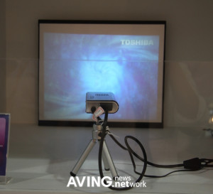 OCULON, VGA급 휴대용 피코 프로젝터 선보여