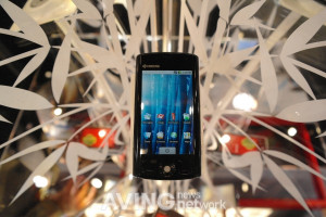 교세라 하이테크폰 'ZIO M6000' 베일을 벗다