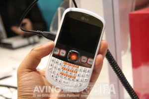 [IFA2010] LG전자, 쿼티 키패드 탑재 메세징폰 'C300 TOWNⅡ' 공개