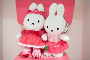 [독일완구박람회 현장] 네덜란드 Nijntje Miffy, Miffy Queen과 드레스 입은 Miffy
