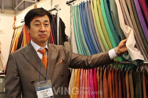 [BISS 2011 현장] 마니엘티, 세계 각국 천연가죽 및 프린팅 원단 전시