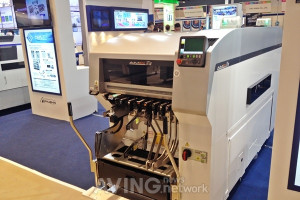 [한국전자제조산업전 영상] 국제종합측기, 최대 130 디바이스 탑재 가능한 SMT 마운터 전시